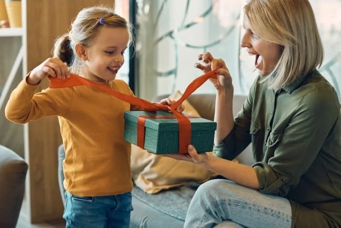 Navidad, regalos y felicidad: lo que la ciencia revela sobre dar y ...